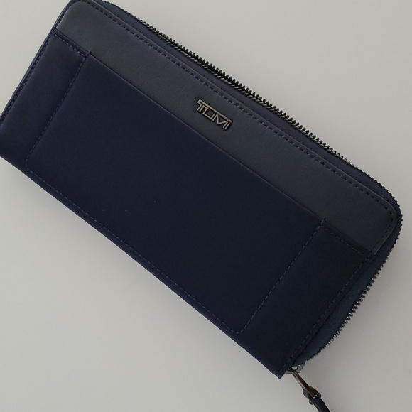 NWT Tumi Zip Around Continental Wallet in Marine Blue